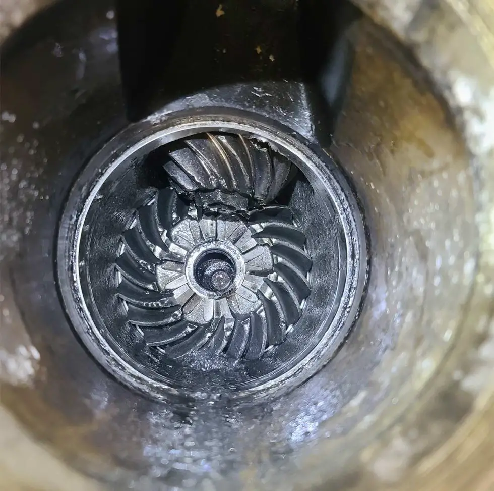 Outboard Shifting Hard & Outboard Shifting Problems! - Born Again Boating